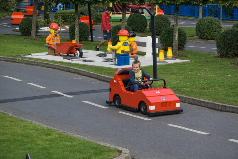 23 Amusement Parks in FLORIDA (Fun, Exciting & Amusing)